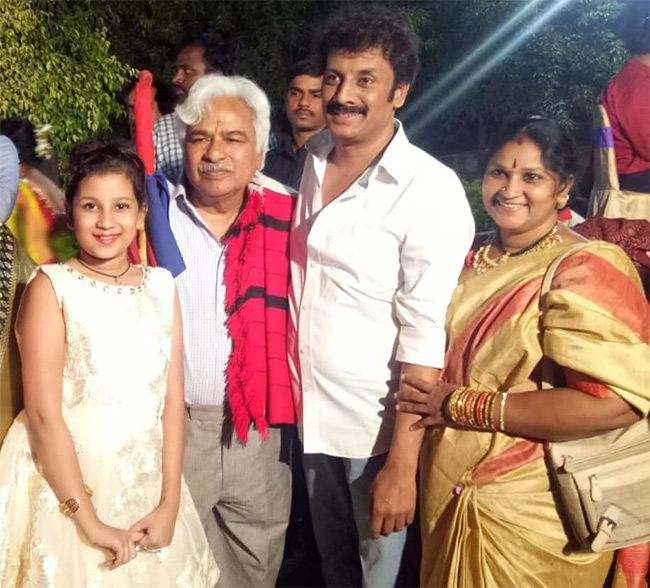 నటుడు, రచయిత ఉత్తేజ్‌ను ఇలా ఎప్పుడైనా చూశారా? (అరుదైన ఫొటోలు) | Actor Uttej Rare And Unseen ...